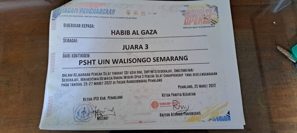 Piagam Penghargaan Mahasiswa - Fakultas Ushuluddin dan Humaniora